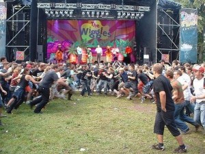 40 Obviously Photoshopped Photos (40 photos) | KLYKER.COM