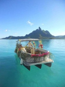 Living the Exotic Life on a Tropical Island (59 photos) | KLYKER.COM