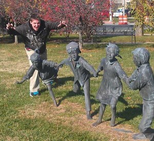 Statues are Funnier Than You'd Expect (59 photos) | KLYKER.COM