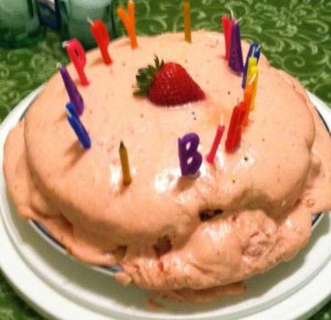 40 Poorly Made Cakes (40 photos) | KLYKER.COM