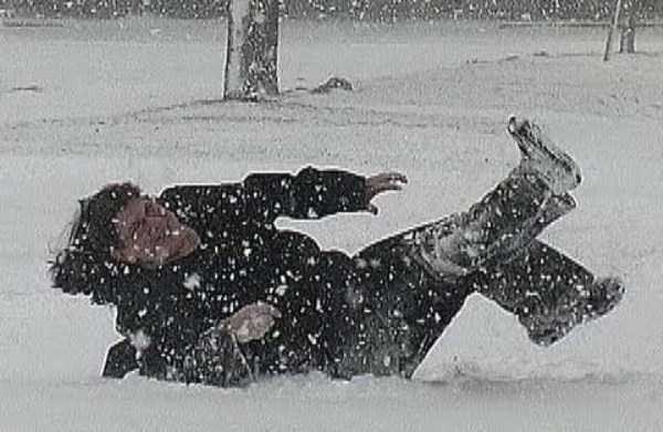 People Slipping on Ice (29 photos) | KLYKER.COM