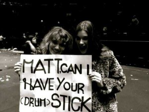 25 Funny and Creative Concert Signs | KLYKER.COM