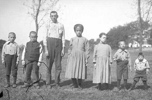 30 Chilling and Bizarre Vintage Photos | KLYKER.COM