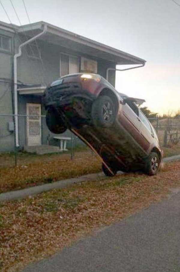 42 Crazy Pics of Vehicles Involved in Unbelievable Accidents | KLYKER.COM