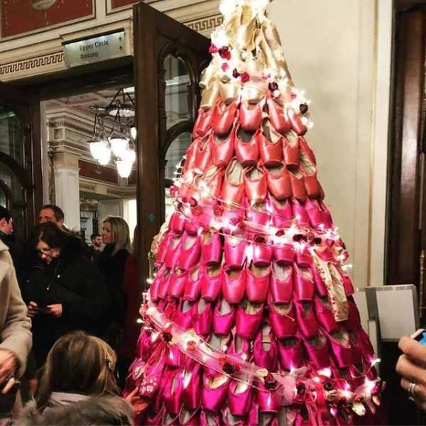 35 Unconventional Christmas Trees | KLYKER.COM