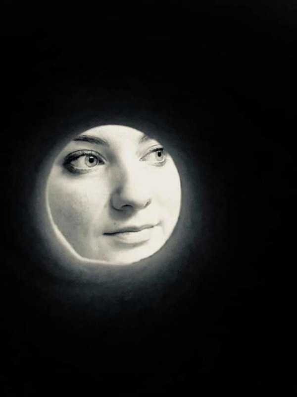 Moon Selfies Are A Thing Now | KLYKER.COM