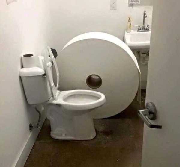 30 Cringeworthy Toilets | KLYKER.COM