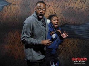37 Amazingly Funny Haunted House Reactions | KLYKER.COM