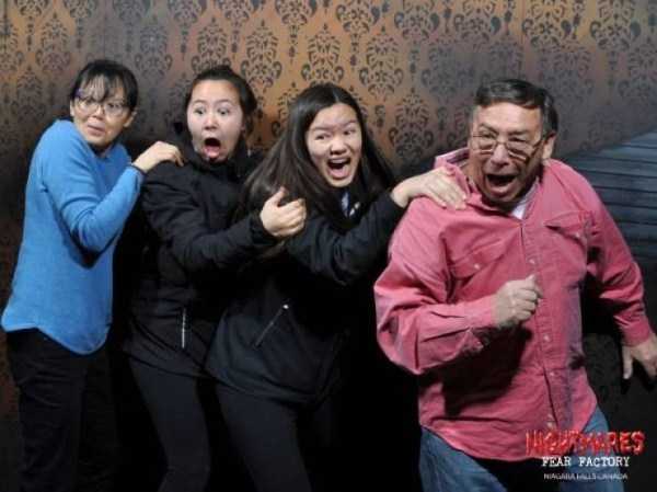 37 Amazingly Funny Haunted House Reactions | KLYKER.COM
