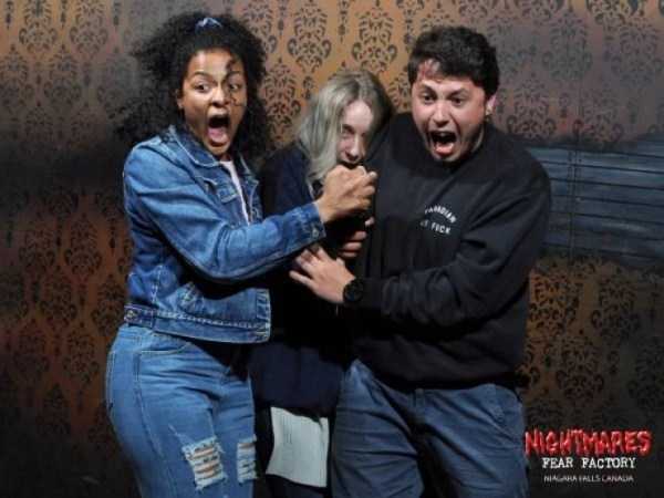 37 Amazingly Funny Haunted House Reactions | KLYKER.COM