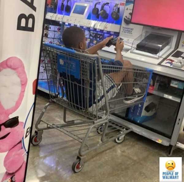 36 Cringey Walmart Shoppers | KLYKER.COM