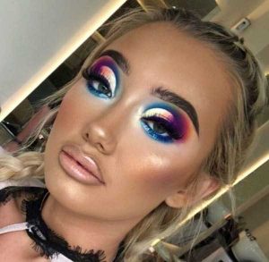 22 Examples Of Ridiculously Exaggerated Makeup | KLYKER.COM