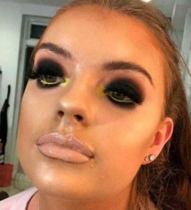 33 Girls Wearing Too Much Makeup | KLYKER.COM