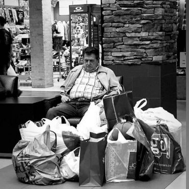 These Guys Hate Shopping | KLYKER.COM