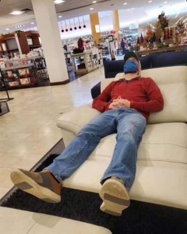 These Guys Hate Shopping | KLYKER.COM
