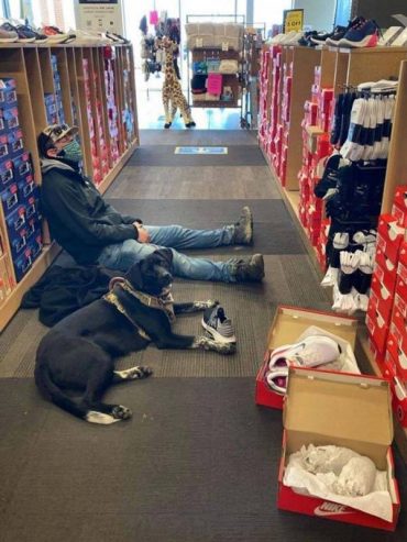 These Guys Hate Shopping | KLYKER.COM