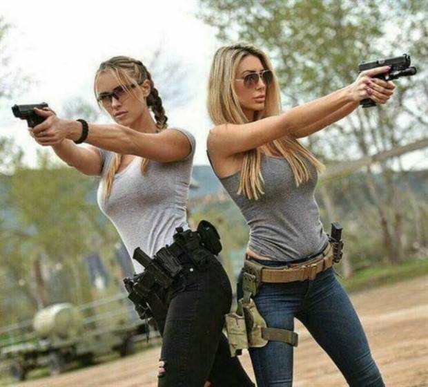 Hot Girls with Guns #6 | KLYKER.COM