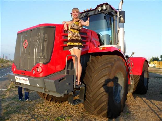Hot Girls and Tractors | KLYKER.COM