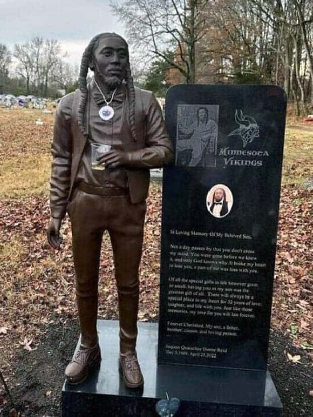 Quirky Tombstones That Attract Attention | KLYKER.COM