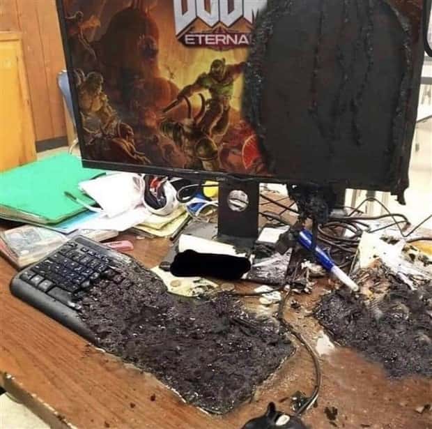 Unsettling Gaming Setups Exposed | KLYKER.COM