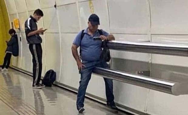 Strange Standing Poses That’ll Crack You Up | KLYKER.COM