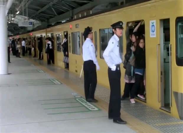 Japanese Subway Pushers at Work | KLYKER.COM
