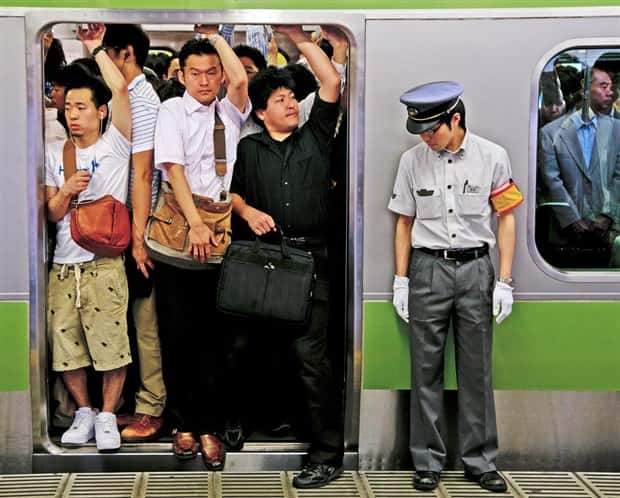 Japanese Subway Pushers at Work | KLYKER.COM